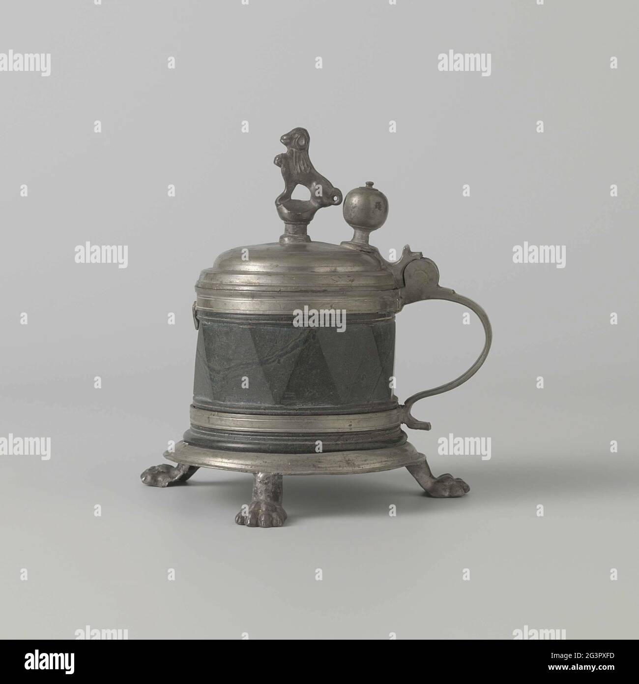 Beer mug or box of serpentine stone and tin. Beer mug or box of ...