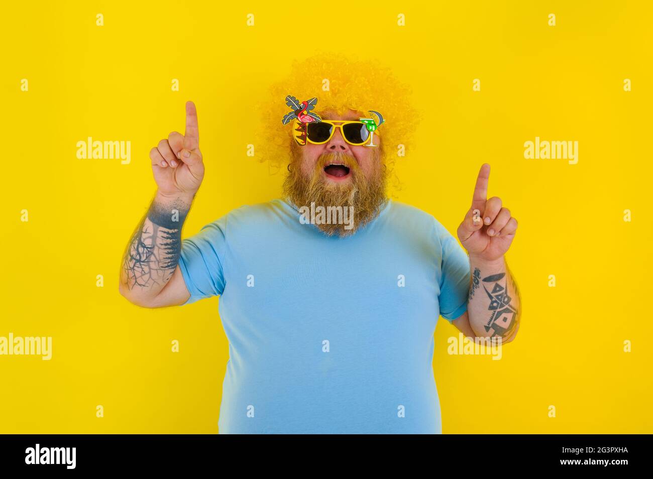 Fat man hands hi-res stock photography and images - Alamy