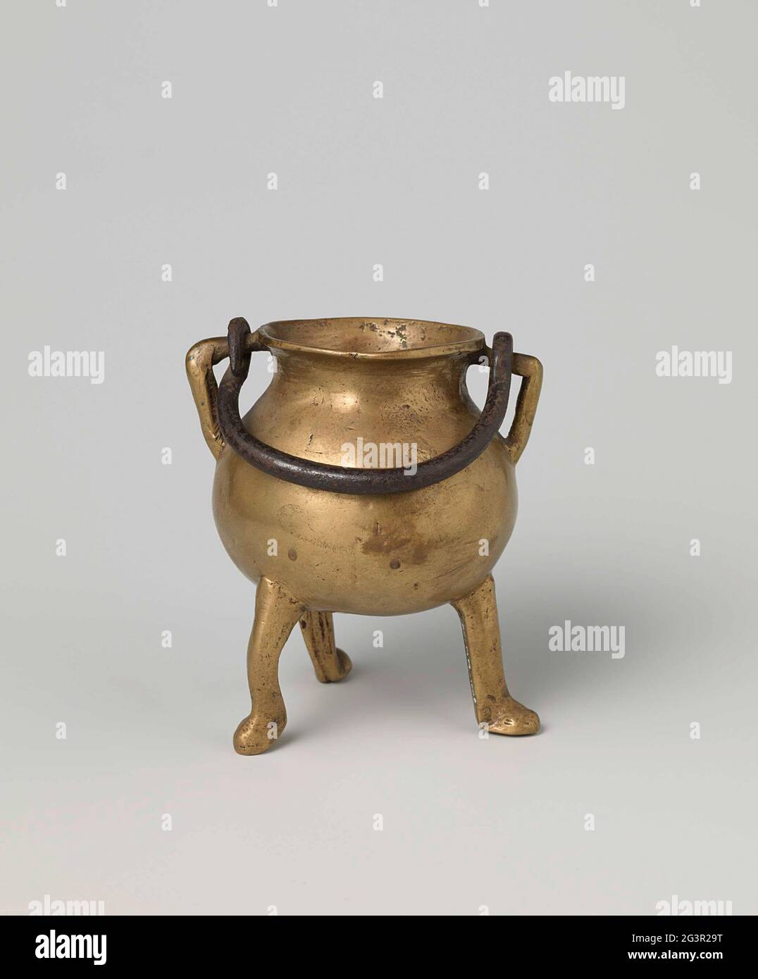 Cooking pot. The grape has been poured into two halves. The two ears ...