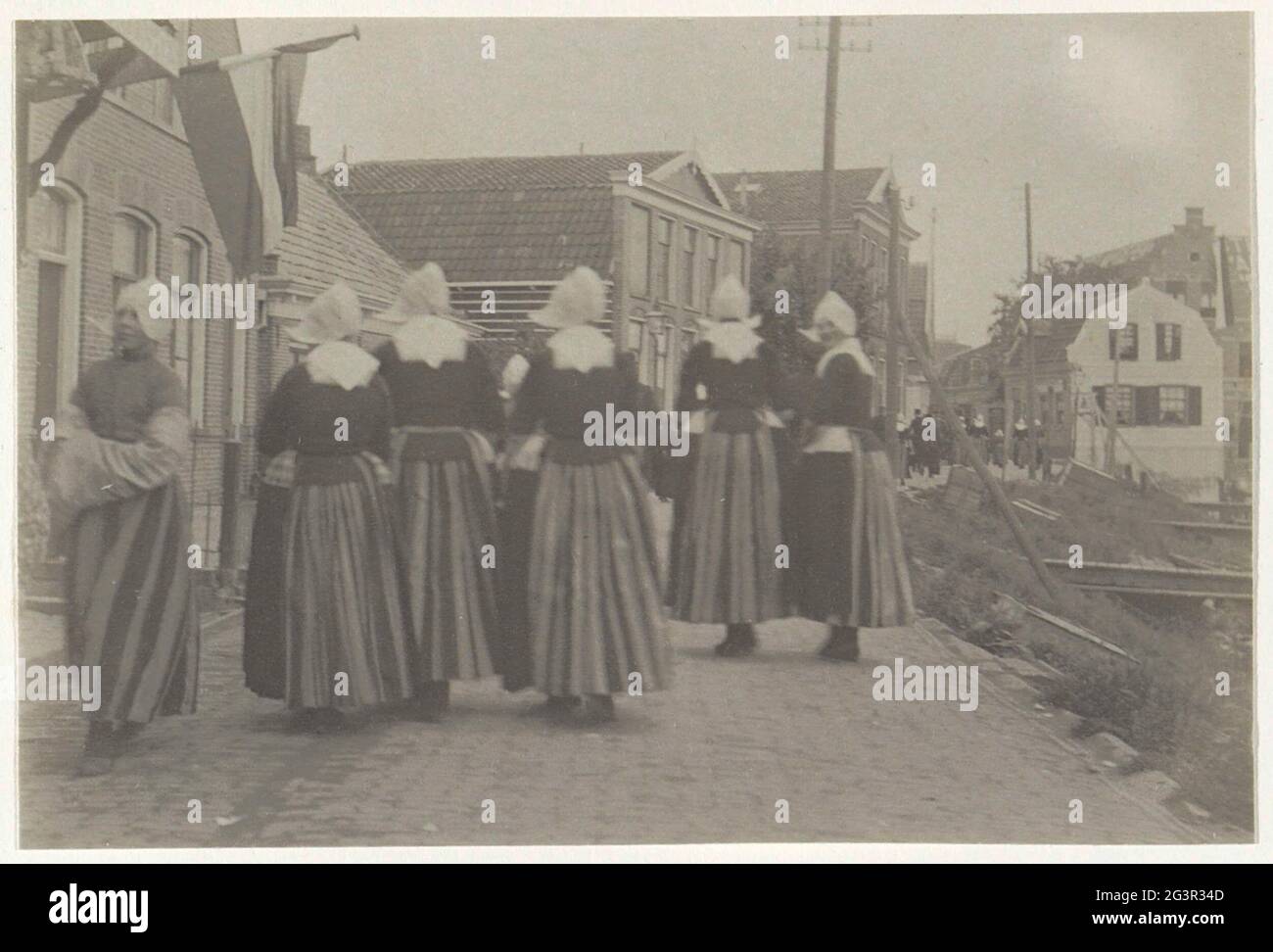 Volendam girls hi-res stock photography and images - Alamy