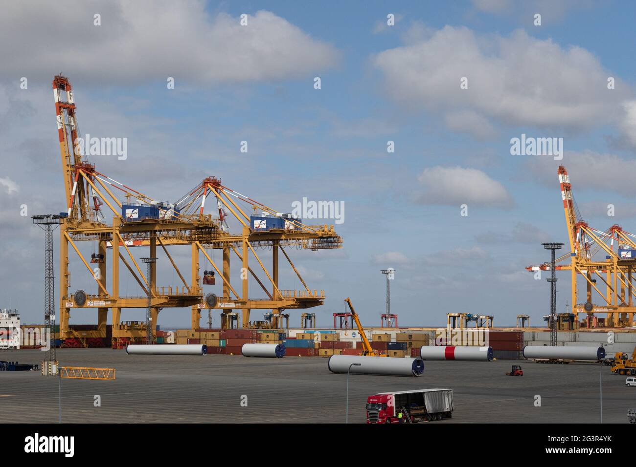 The port in Bremerhaven on the Weser Stock Photo - Alamy