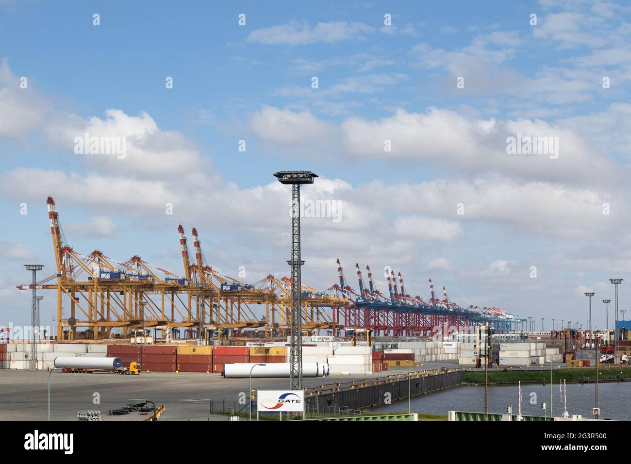 Bremerhaven container port hi-res stock photography and images - Alamy