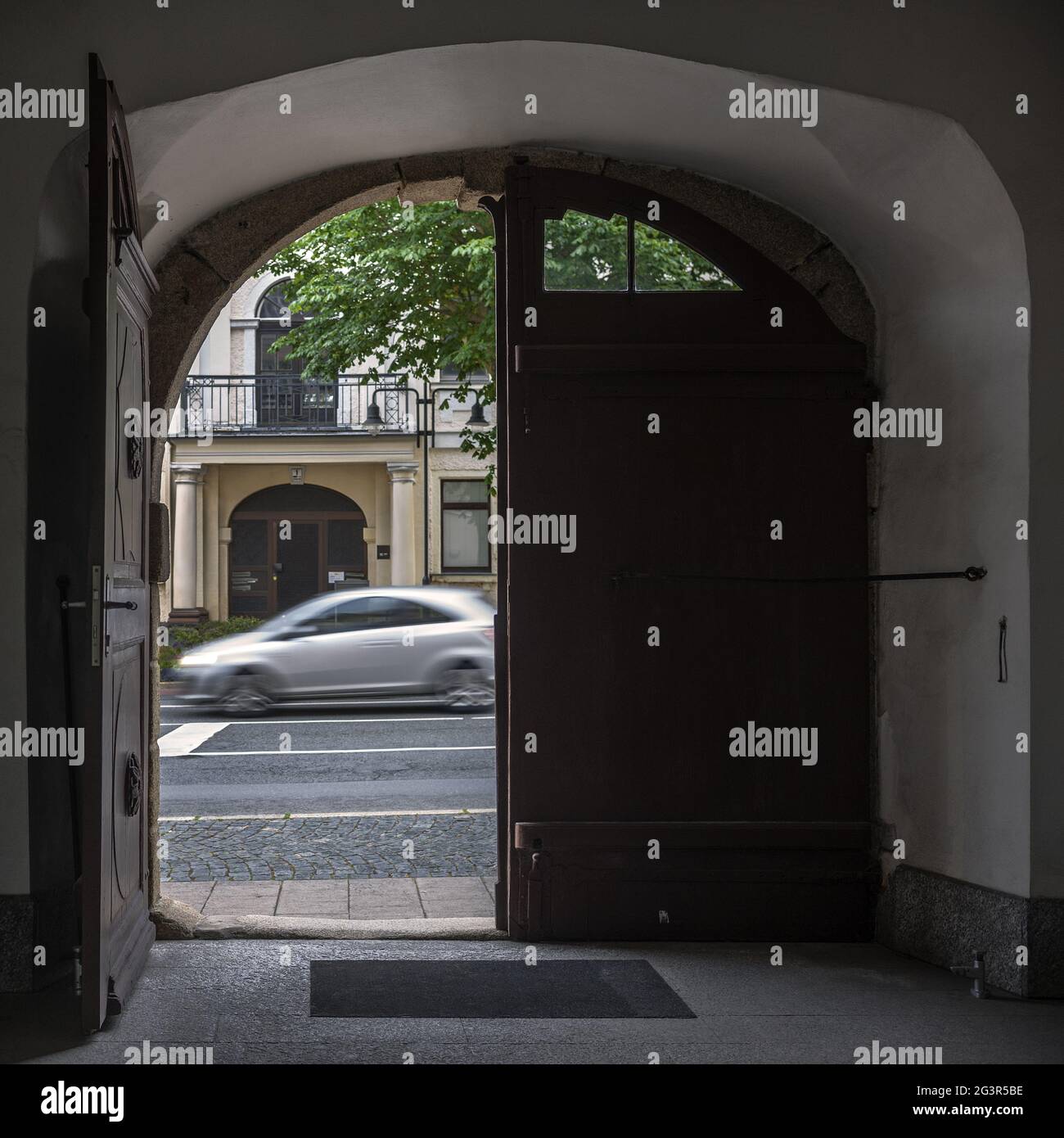 Car through window house hi-res stock photography and images - Alamy