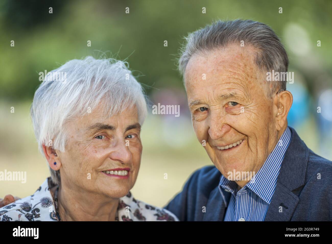 Pensioners outside together hi-res stock photography and images - Alamy