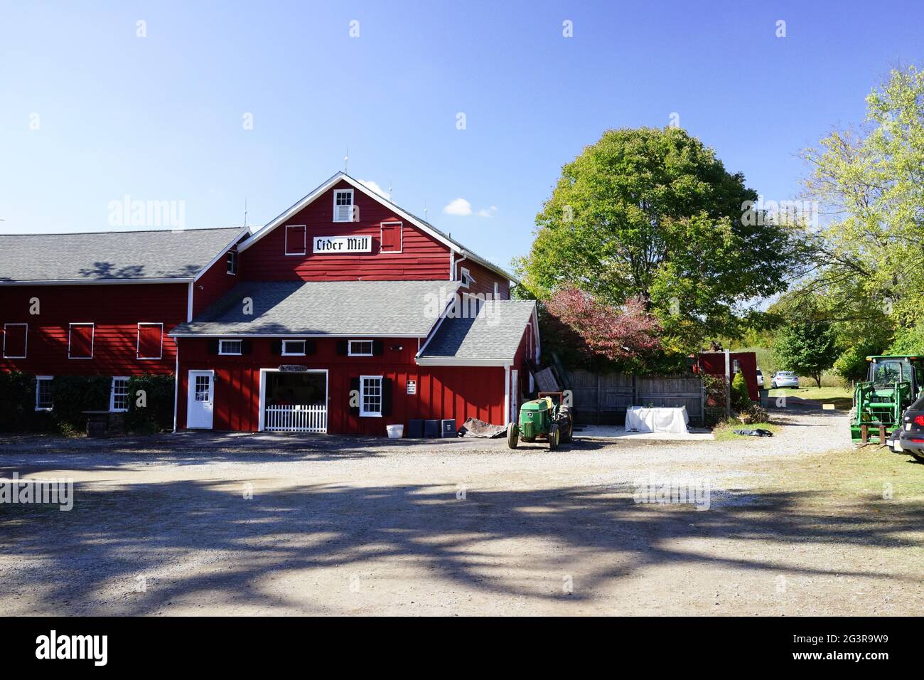 Hacklebarney Farm, Chester New Jersey, USA. Seasonal farm for Apples ...