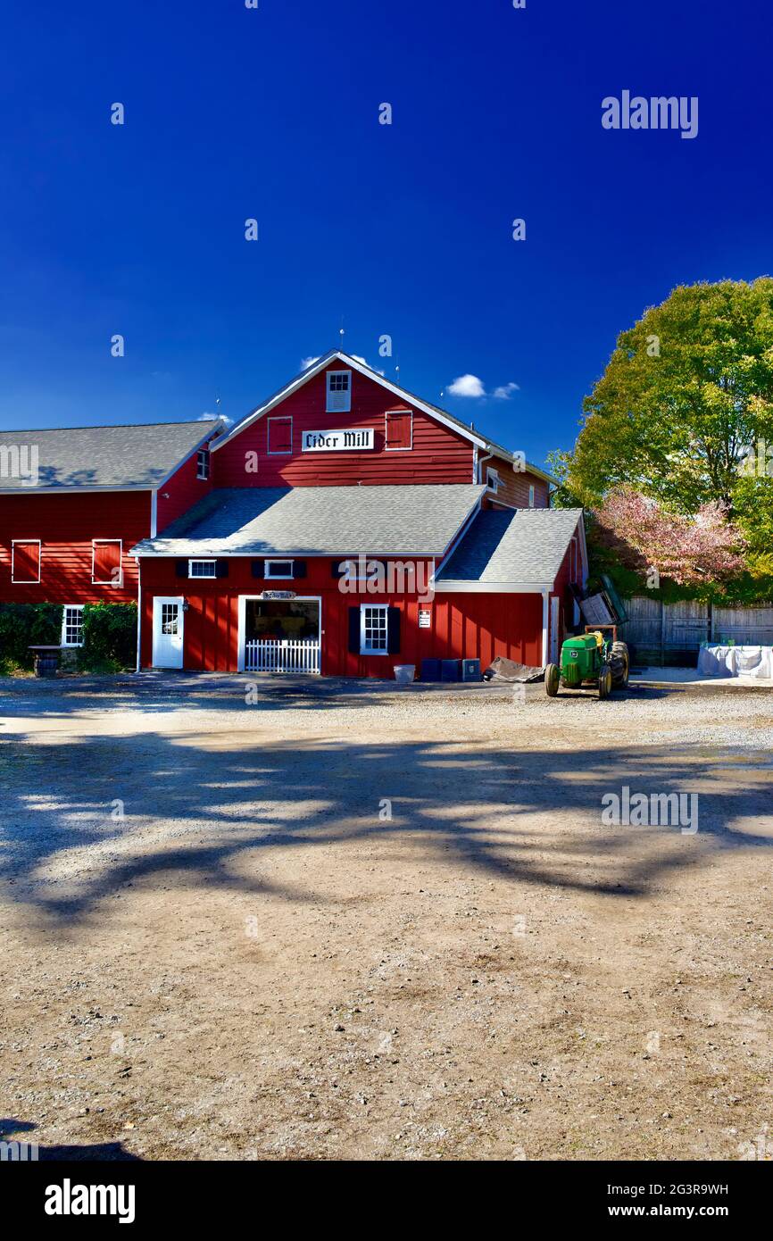 Hacklebarney Farm, Chester New Jersey, USA. Seasonal farm for Apples ...