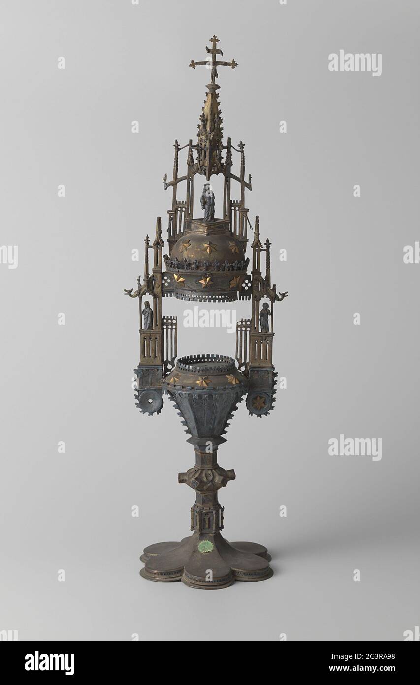 Monstrance. The object consists of the following parts: six edge pieces ...