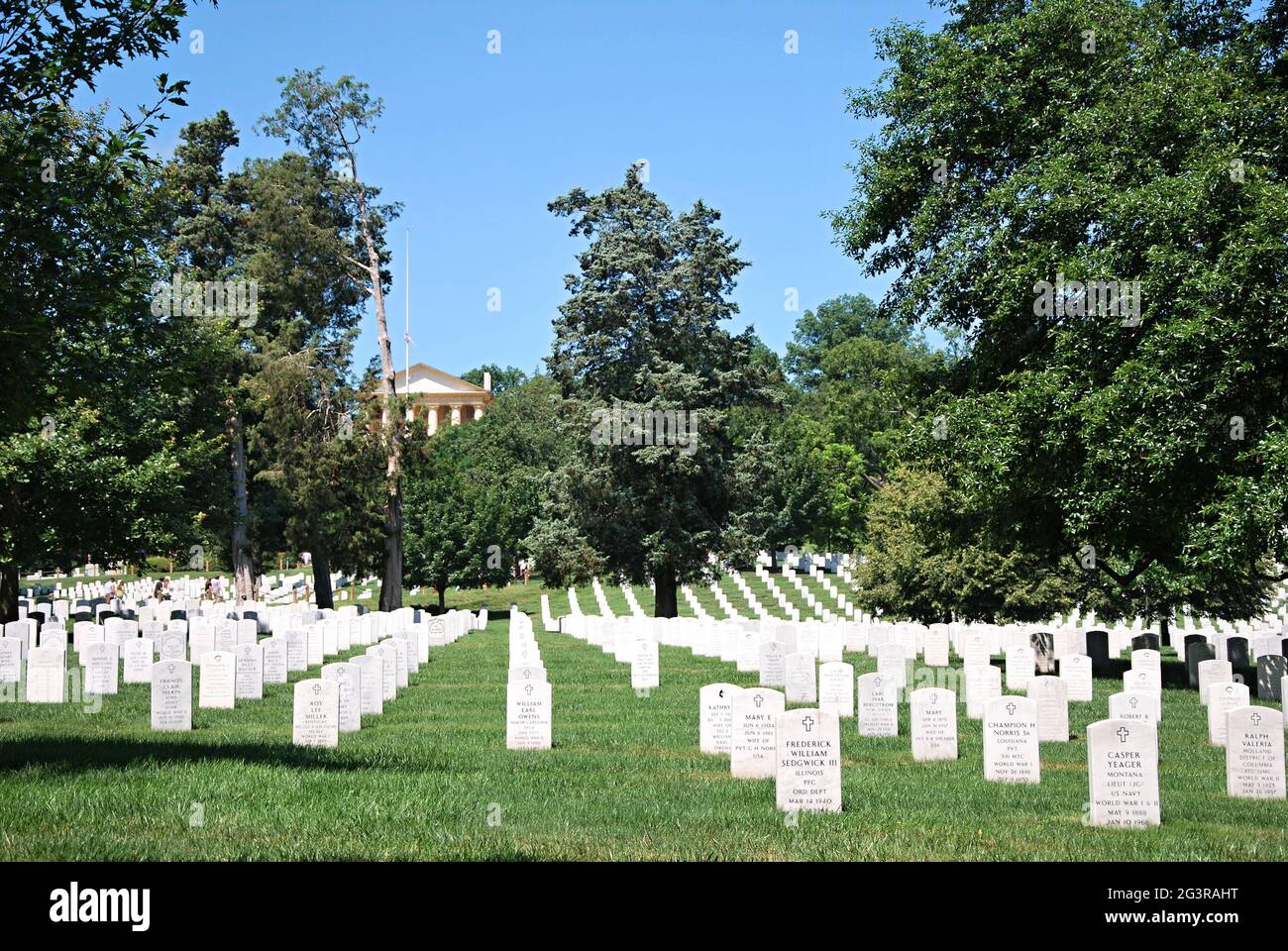 Arlington national cemetery memorials hi-res stock photography and ...