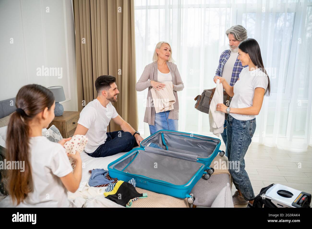 Girl packing suitcase hi-res stock photography and images - Alamy