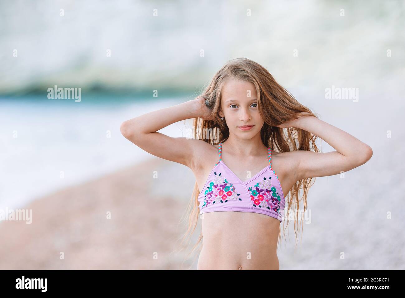 Cute little girl at beach during summer vacation Stock Photo - Alamy