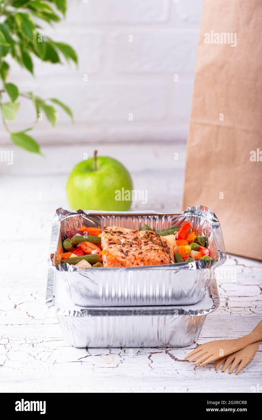 Food delivery concept. Lunch in container Stock Photo - Alamy