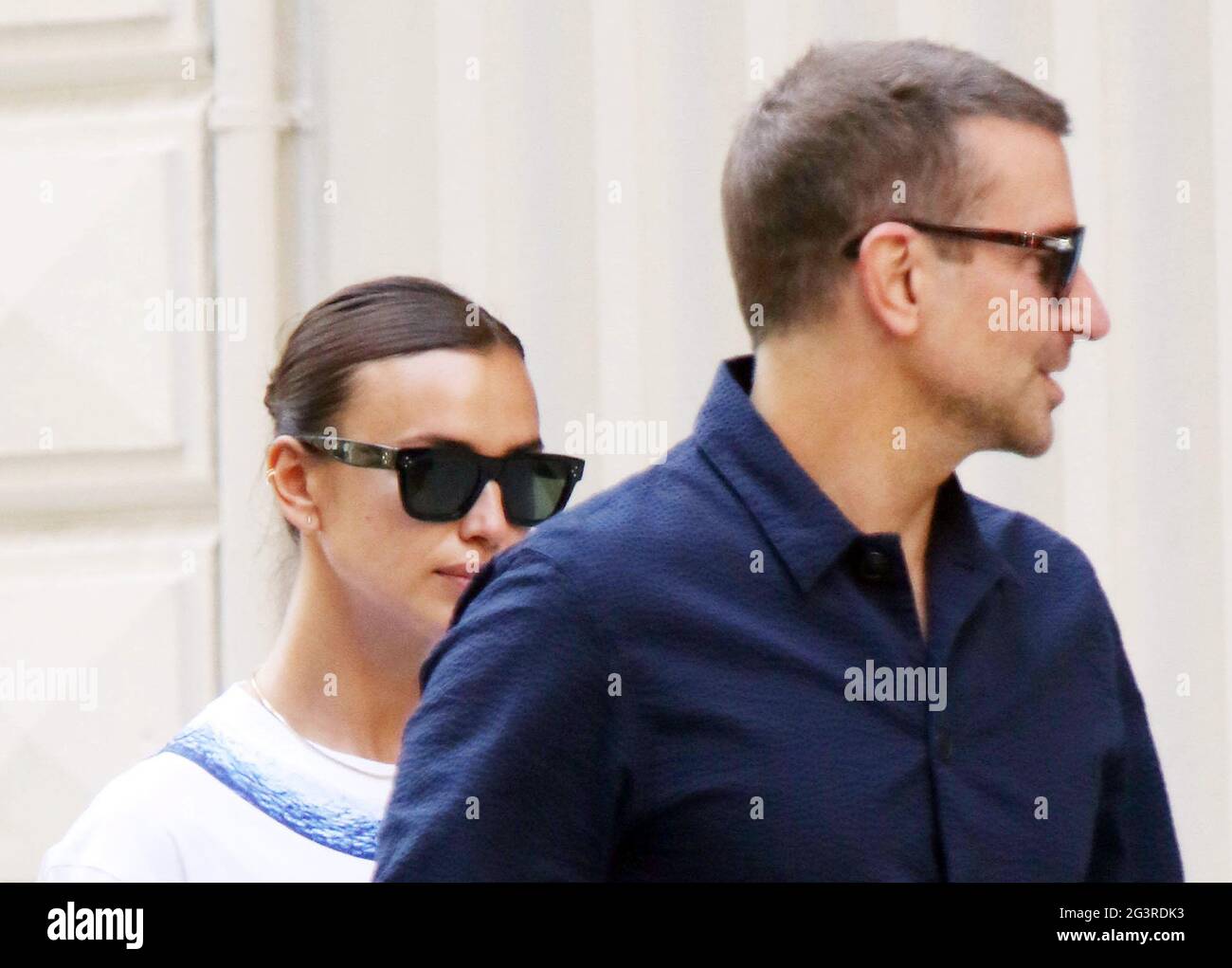 Rashida Jones Bradley Cooper