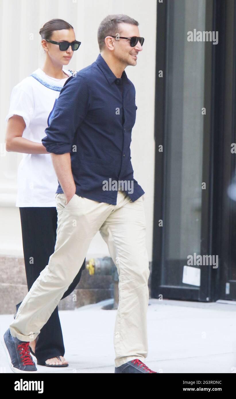 Rashida Jones Bradley Cooper