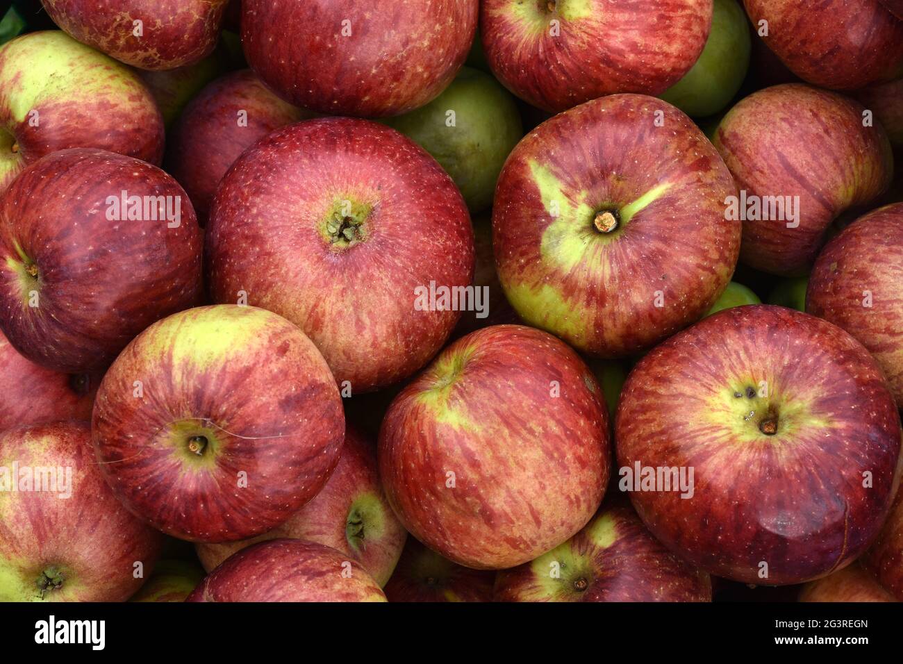 Apples fruits hi-res stock photography and images - Alamy