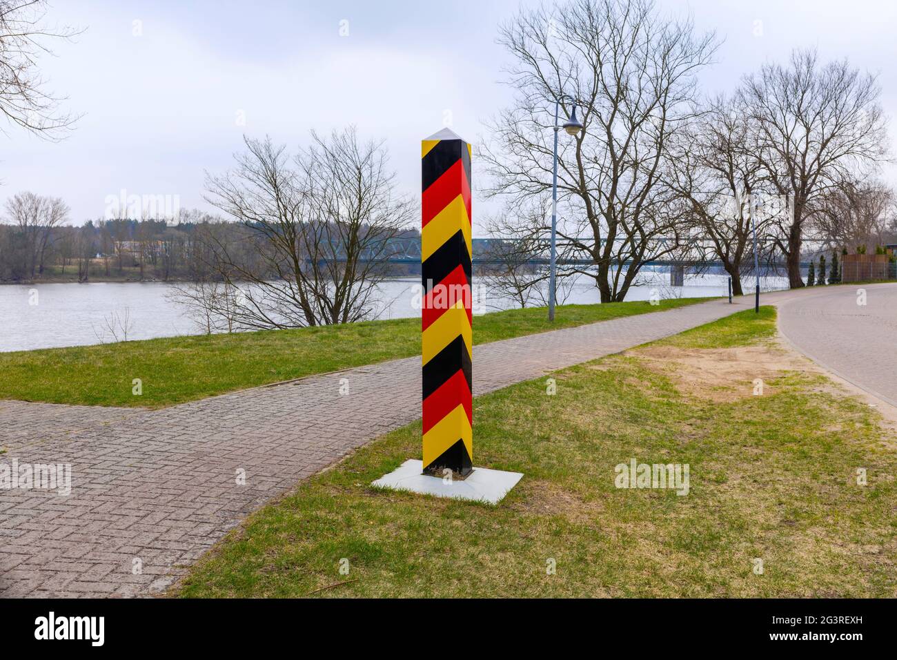 German polish border hi-res stock photography and images - Alamy