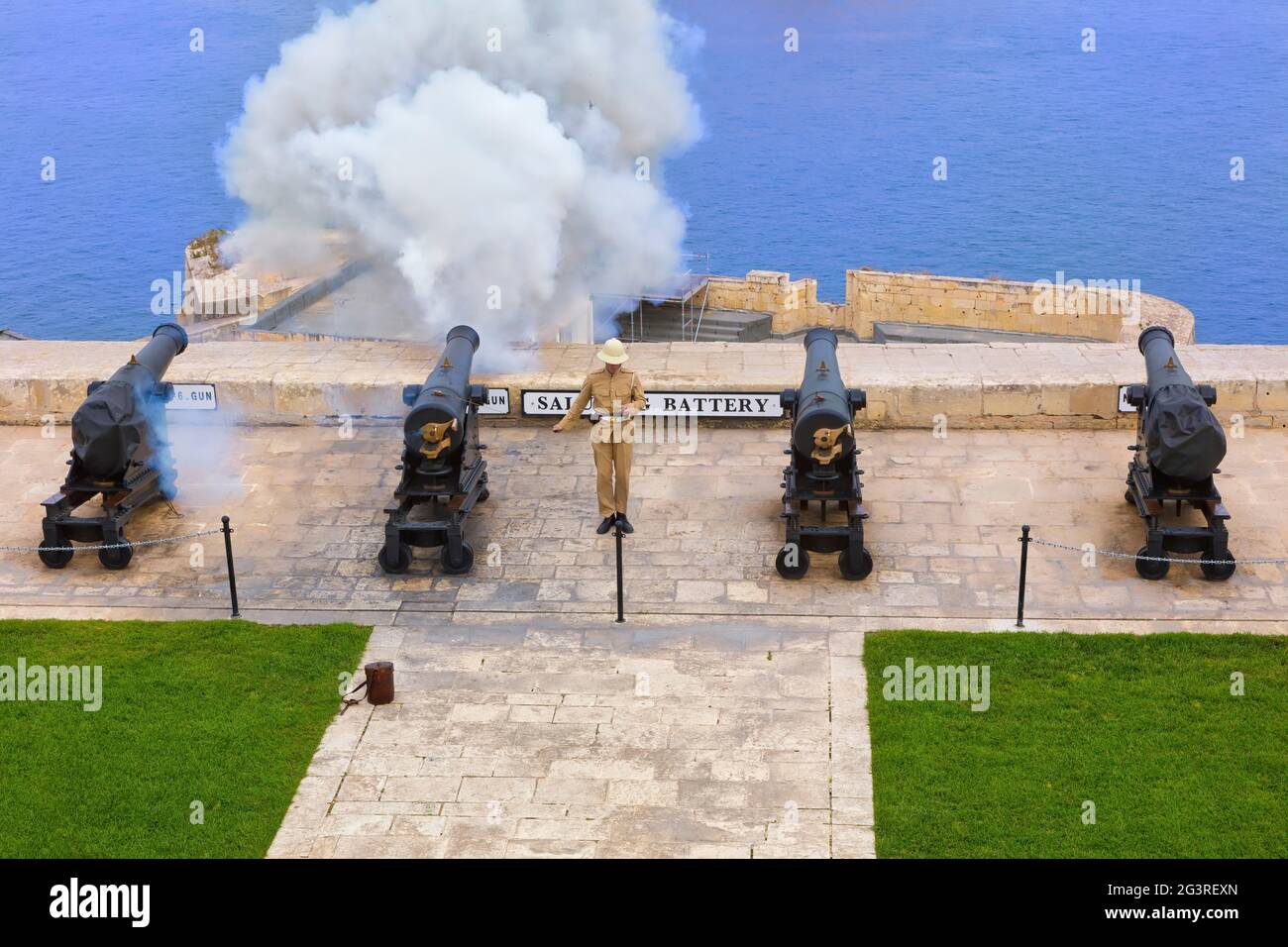 Valletta, Saluting Battery, Tradition Grand Harbor, artillery battery ...