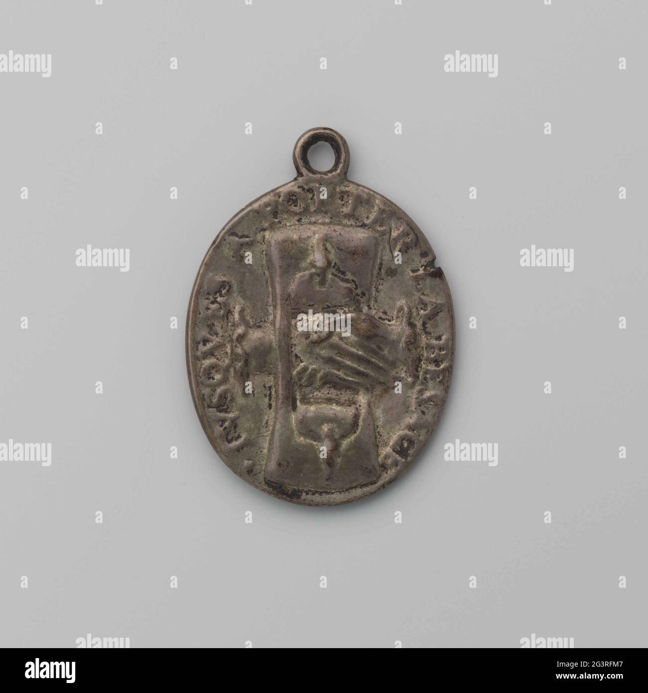 Geuzenpennegen. Silver oval medal with a wearing eye. Front ...
