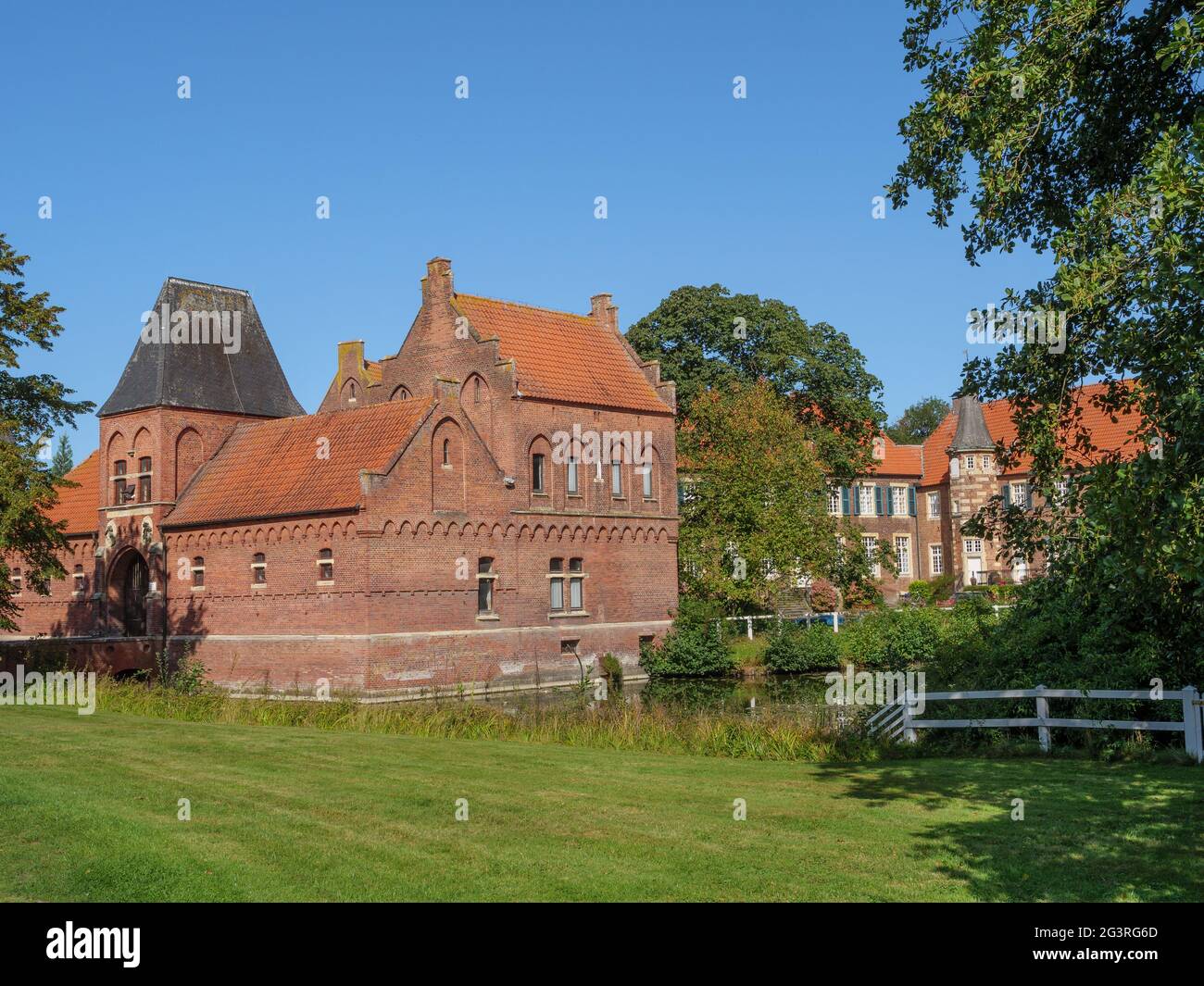 Small castle window hi-res stock photography and images - Alamy