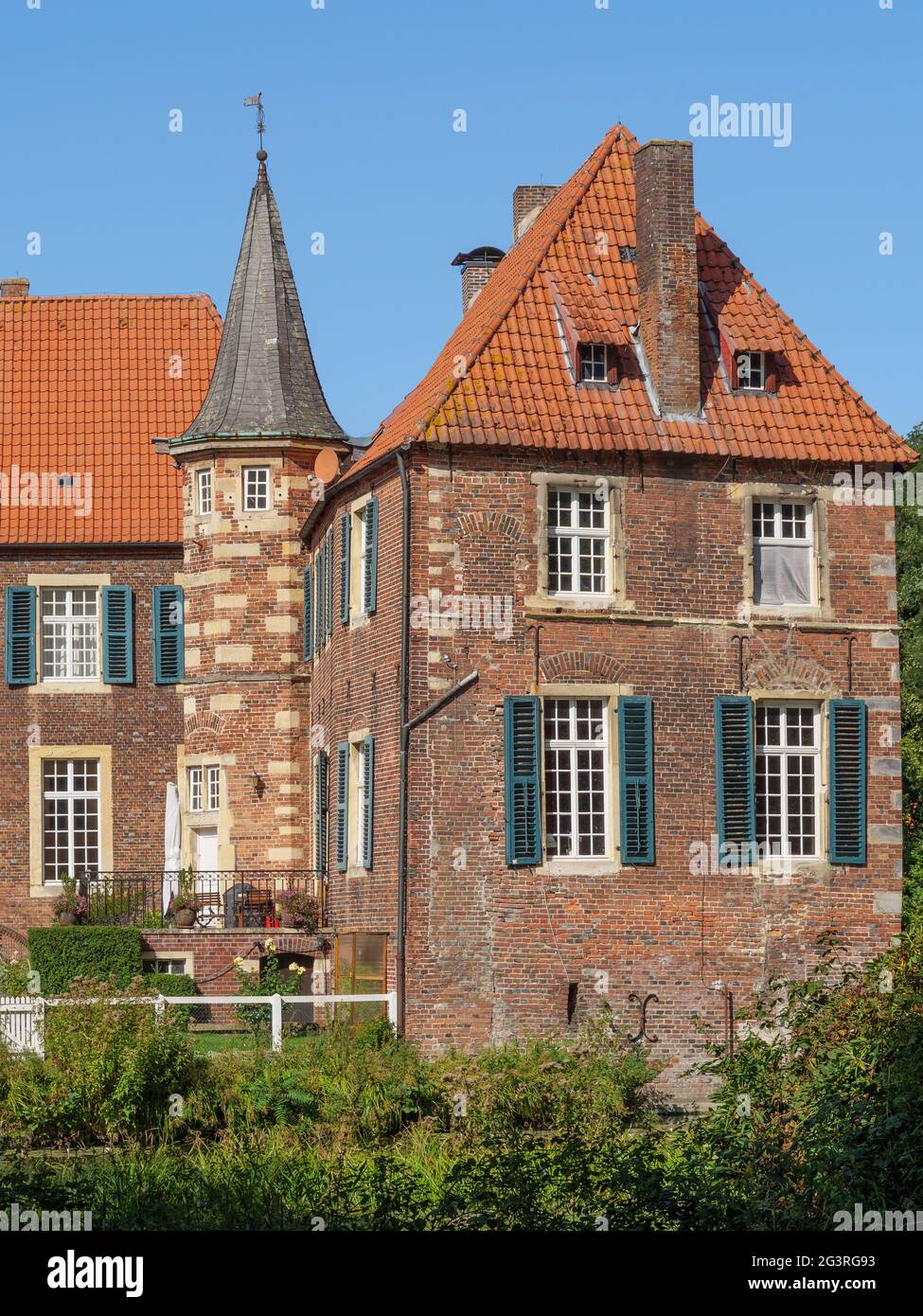 Small castle tower hi-res stock photography and images - Alamy