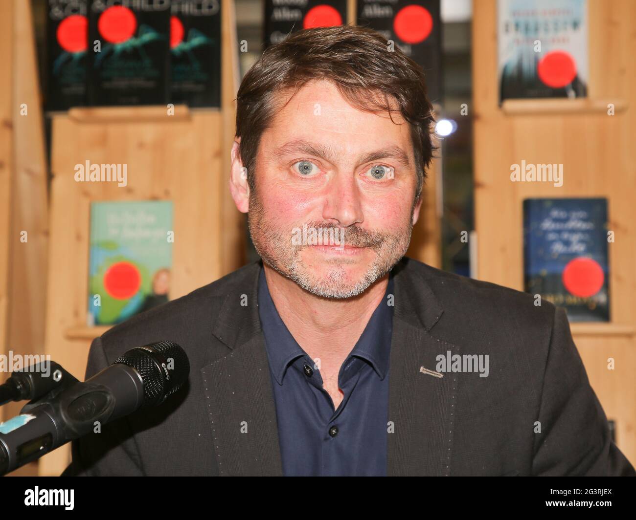 German journalist hi-res stock photography and images - Alamy