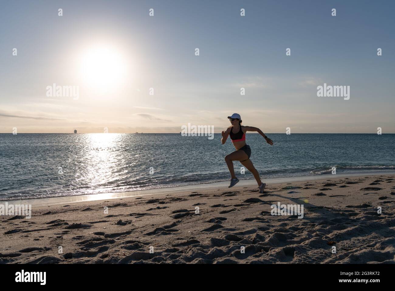 Female runner sprinter hi-res stock photography and images - Alamy
