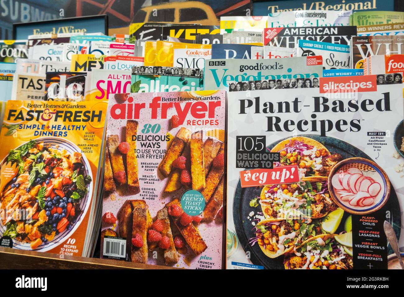 Noble magazine periodical rack hi-res stock photography and images - Alamy