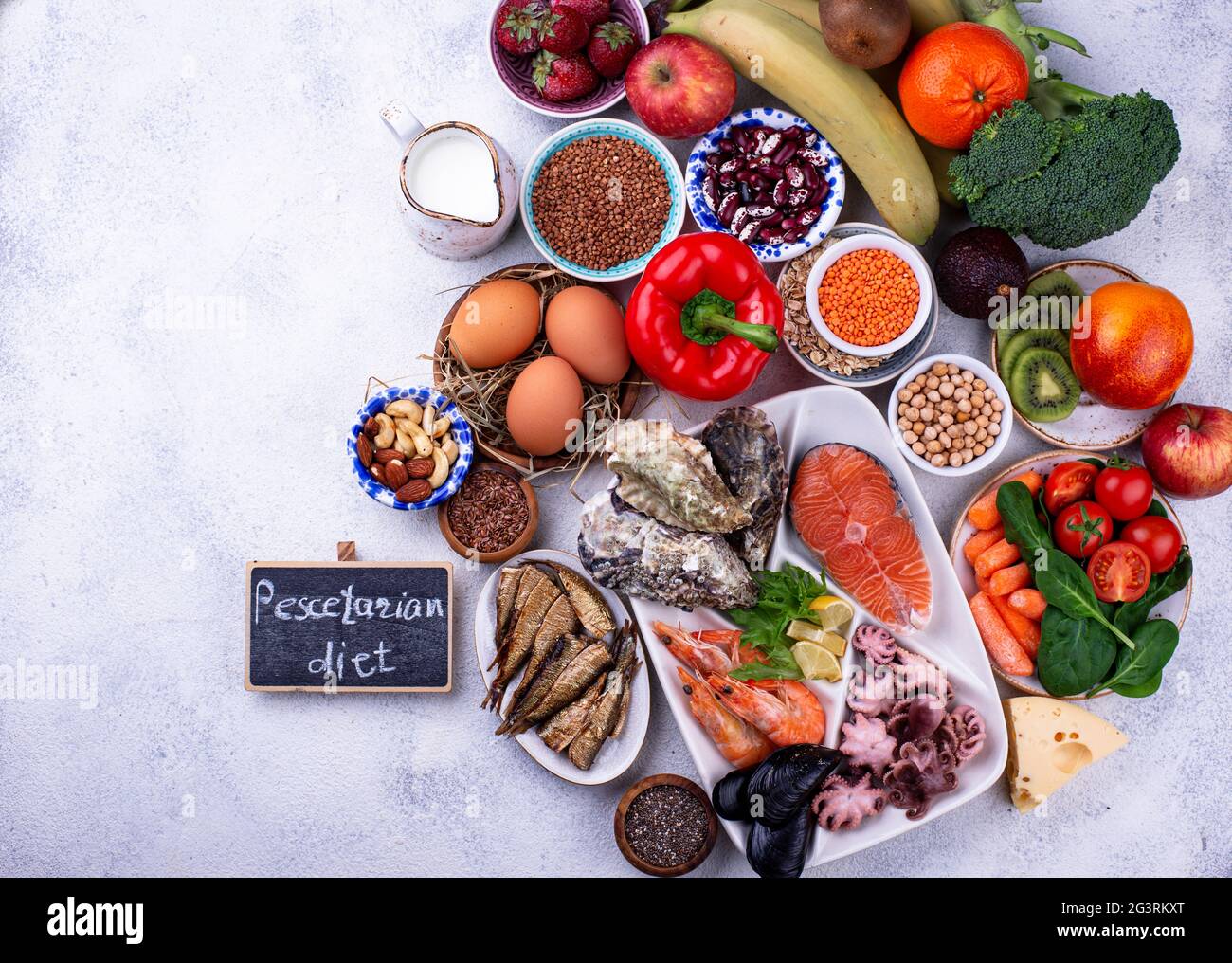 Pescetarian diet with seafood, fruit and vegetables Stock Photo - Alamy