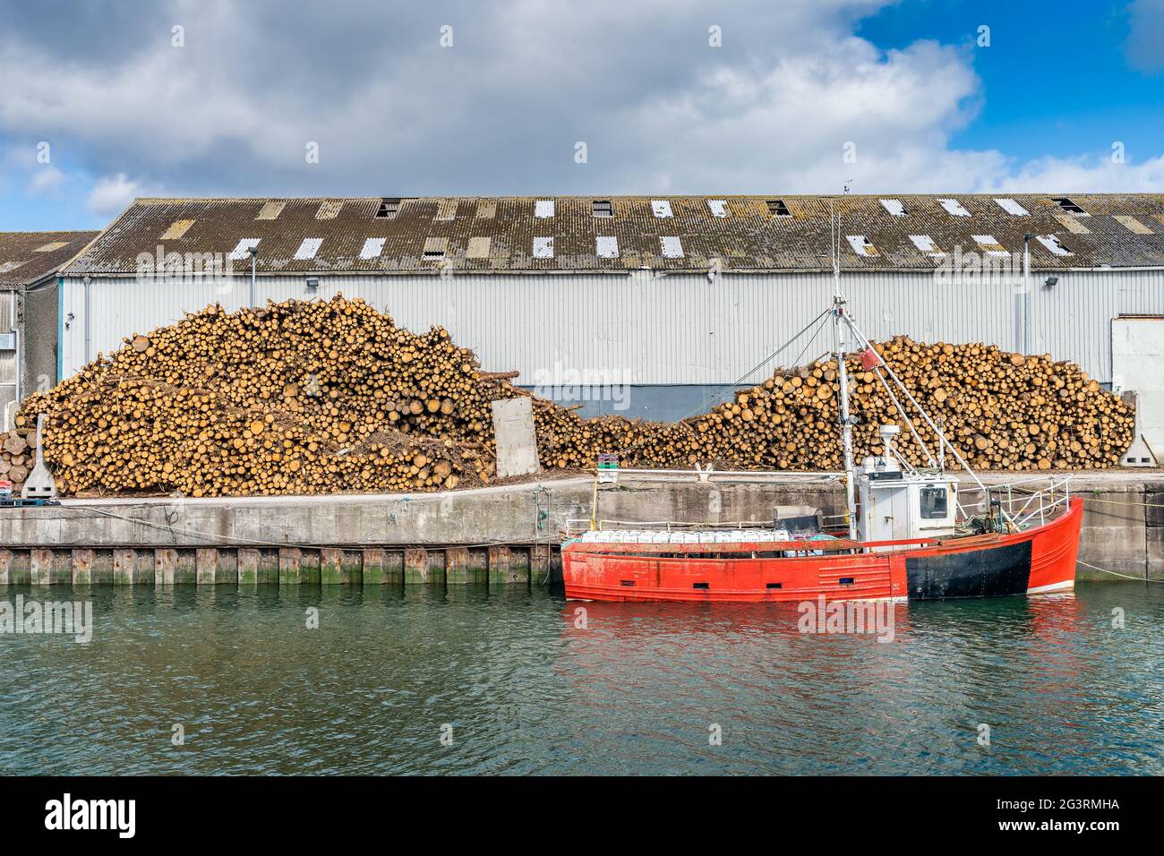 Small commercial fishing boat hi-res stock photography and images - Alamy