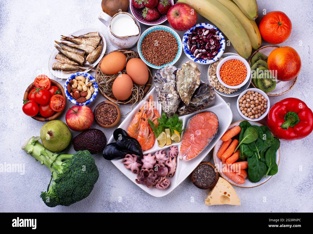 Pescetarian diet with seafood, fruit and vegetables Stock Photo - Alamy
