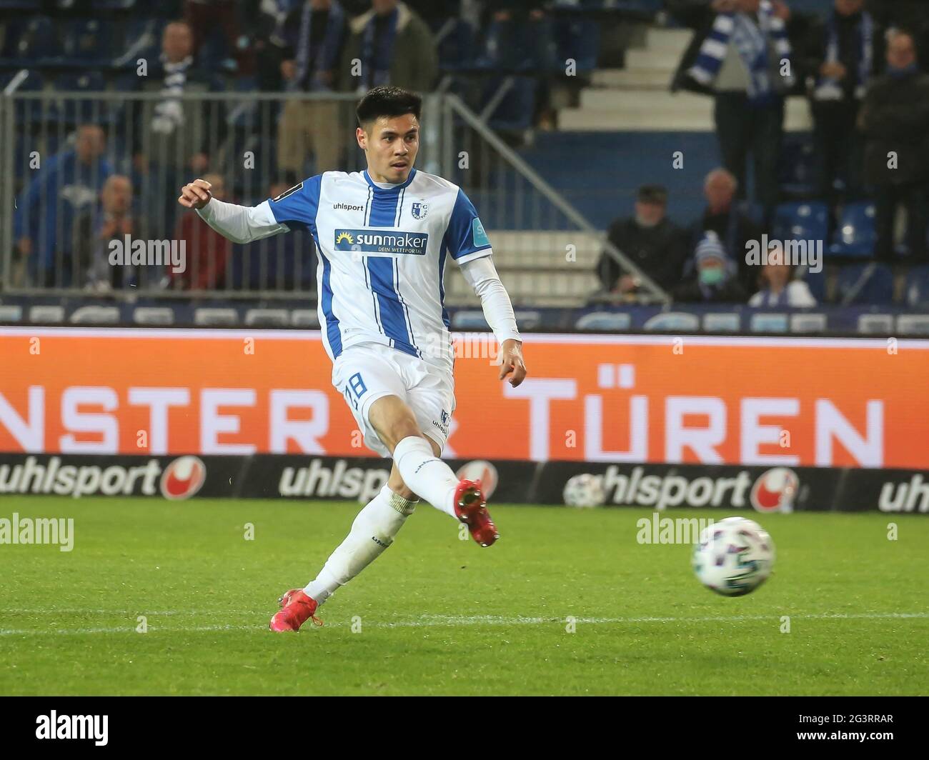 Deutscher fussballer raphael obermair hi-res stock photography and ...