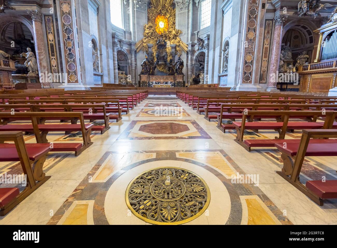 Saint peter rome interior hi-res stock photography and images - Alamy