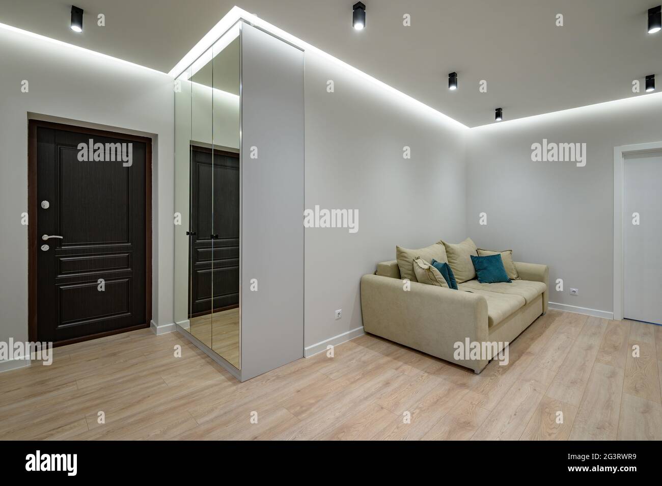 Elegant entrance hall hi-res stock photography and images - Alamy