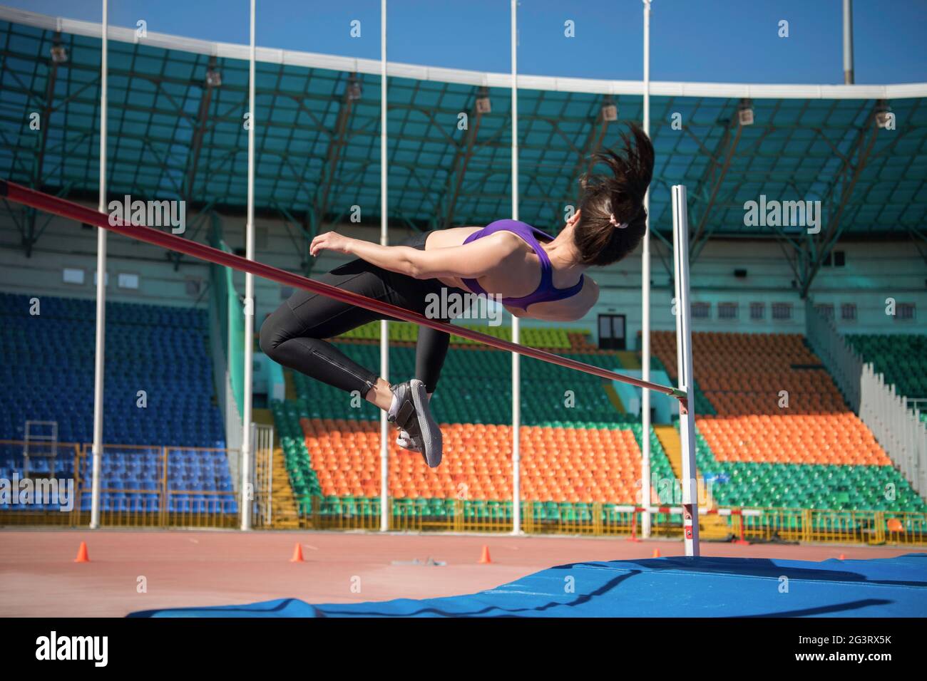 Professional female high jump hi-res stock photography and images - Alamy
