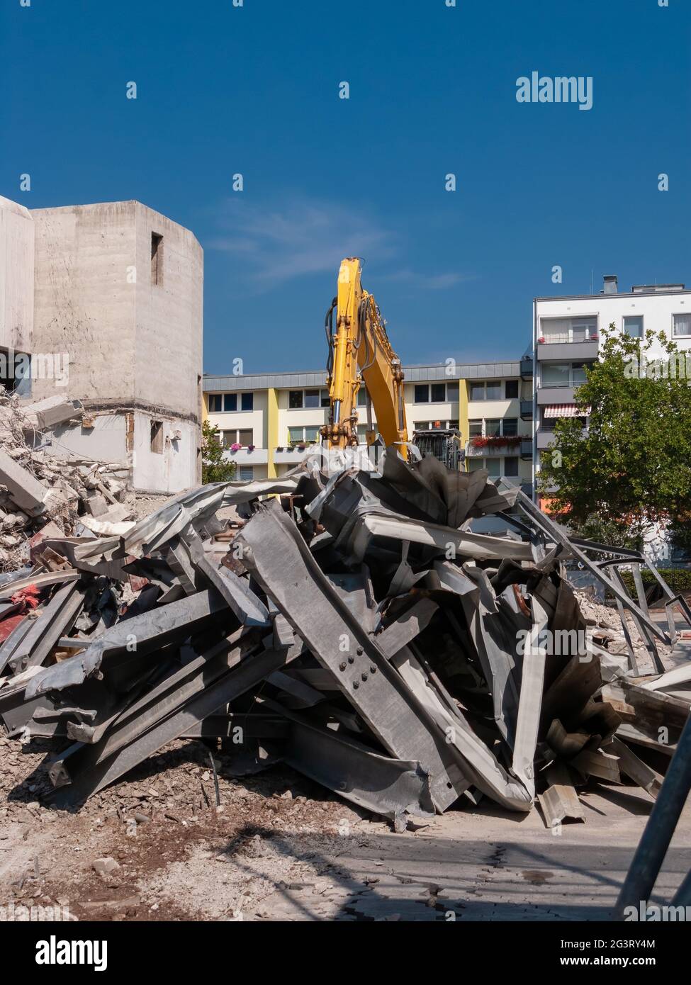 Steel beams removed from the demolition building Stock Photo - Alamy