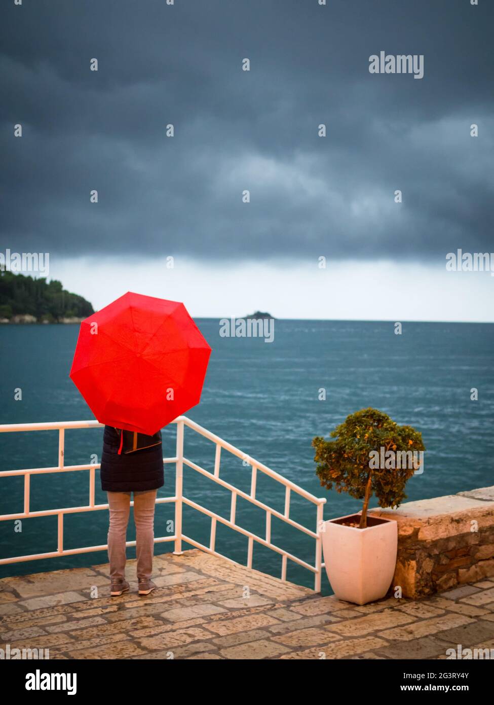 Woman red umbrella hi-res stock photography and images - Alamy