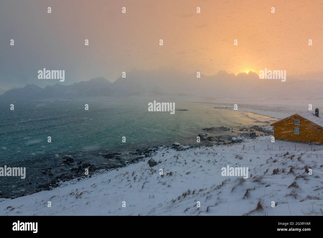 Snowfall ocean hi-res stock photography and images - Alamy
