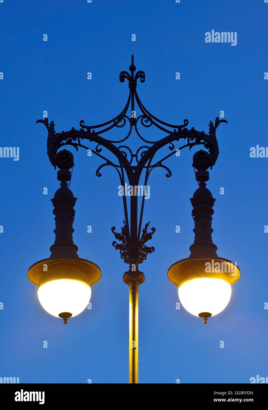 Paris gas lamp hi-res stock photography and images - Alamy