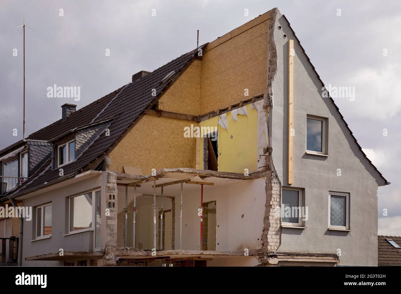 Half demolished house hi-res stock photography and images - Alamy
