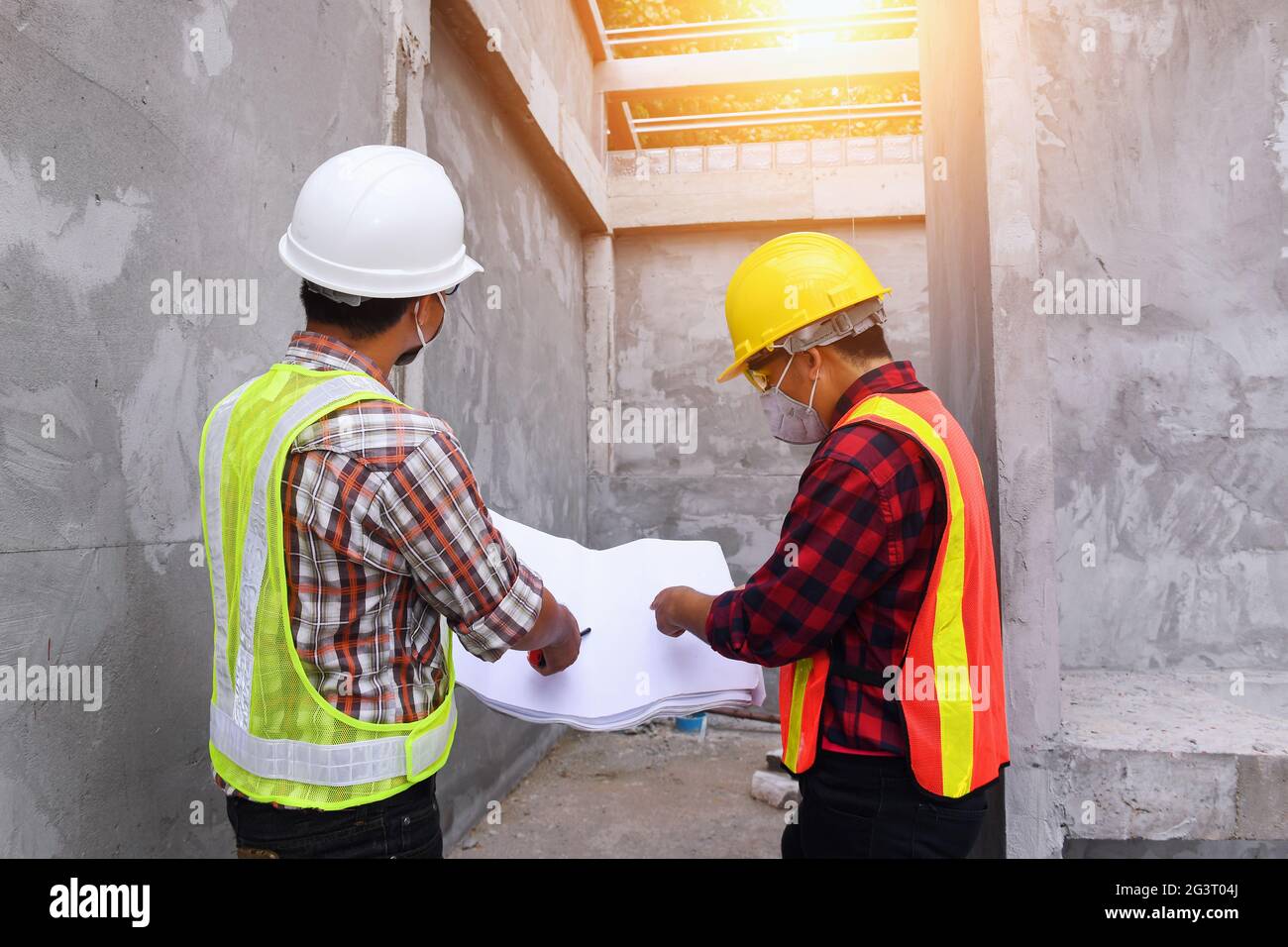 Inspector men planning hi-res stock photography and images - Alamy