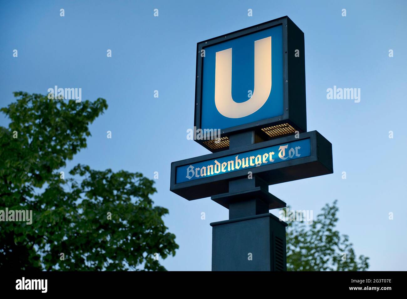 Station signages hi-res stock photography and images - Alamy