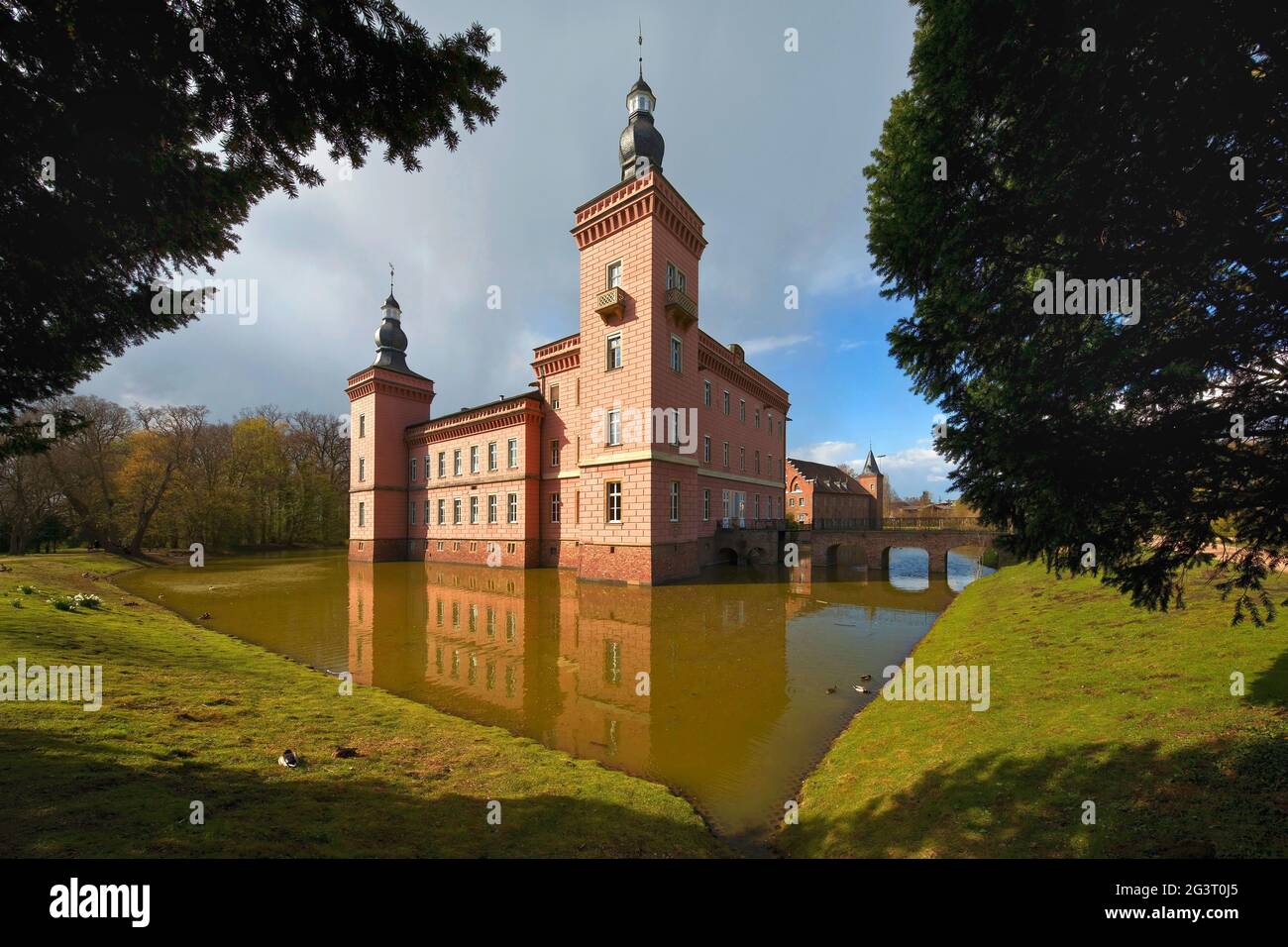 moated castle Gracht, manison, Germany, North Rhine-Westphalia ...