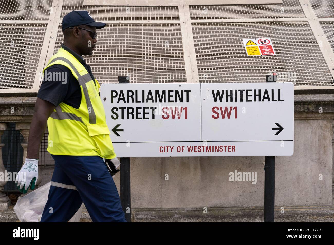 Road signs for parliament street and whitehall hi-res stock photography ...