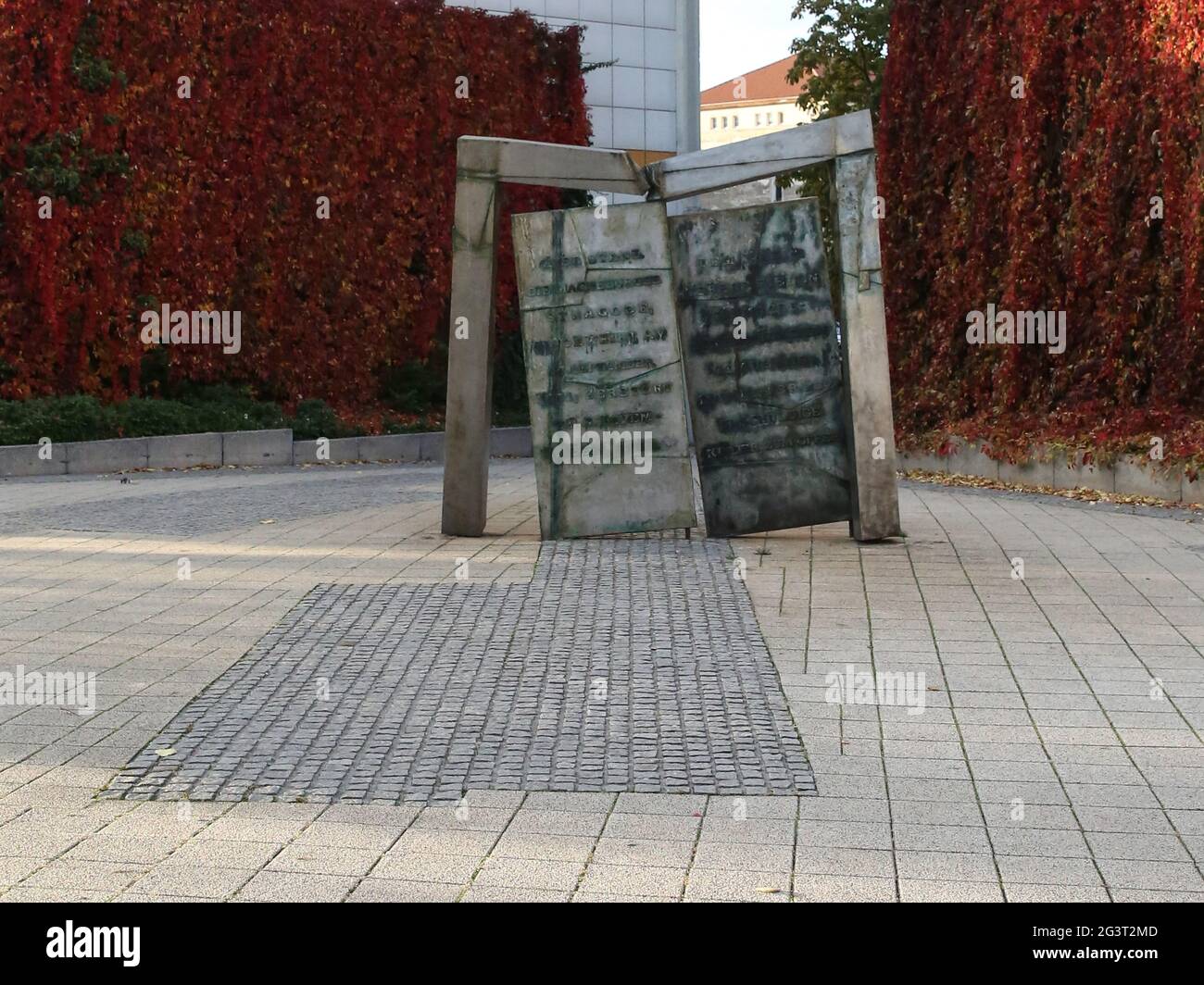 Monument in memory of hi-res stock photography and images - Alamy
