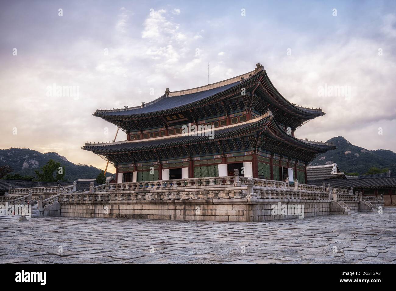 Gyeongbok palace Geunjeongjeon Stock Photo - Alamy
