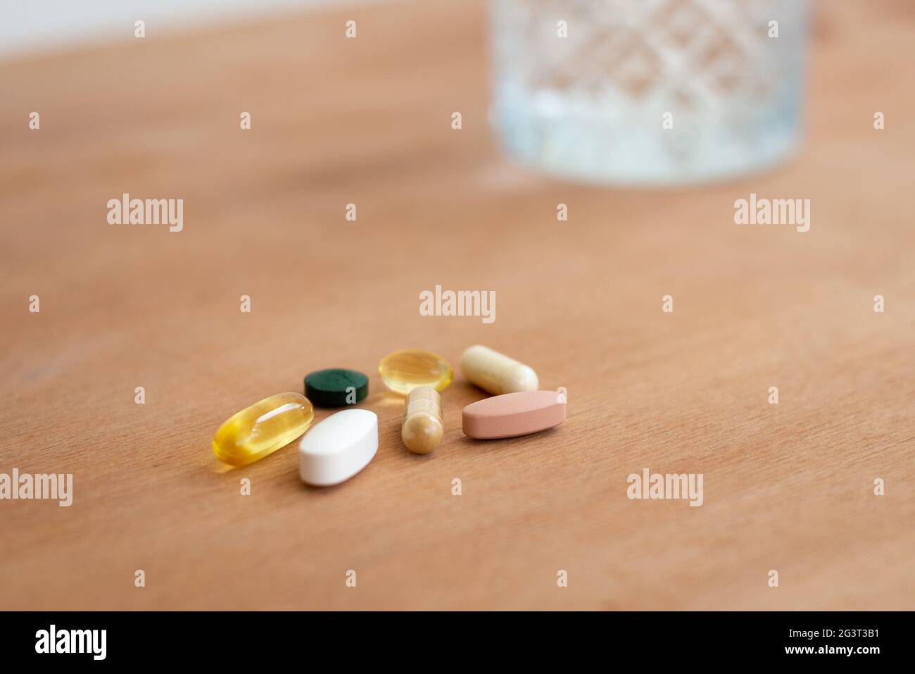 Pill on table hi-res stock photography and images - Alamy