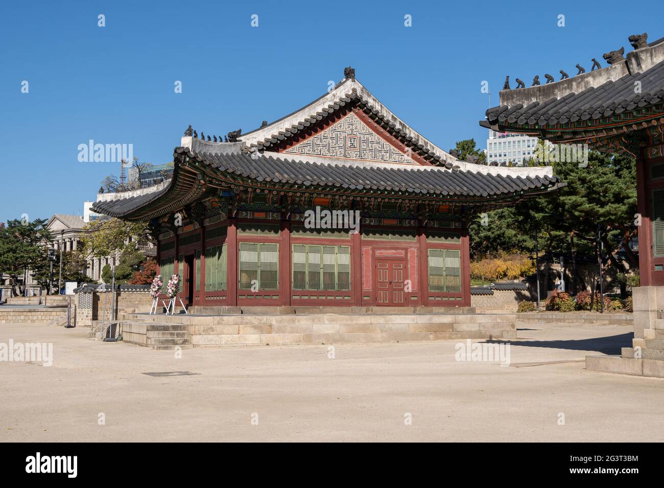 Deoksugung Palace Buildings Stock Photo - Alamy
