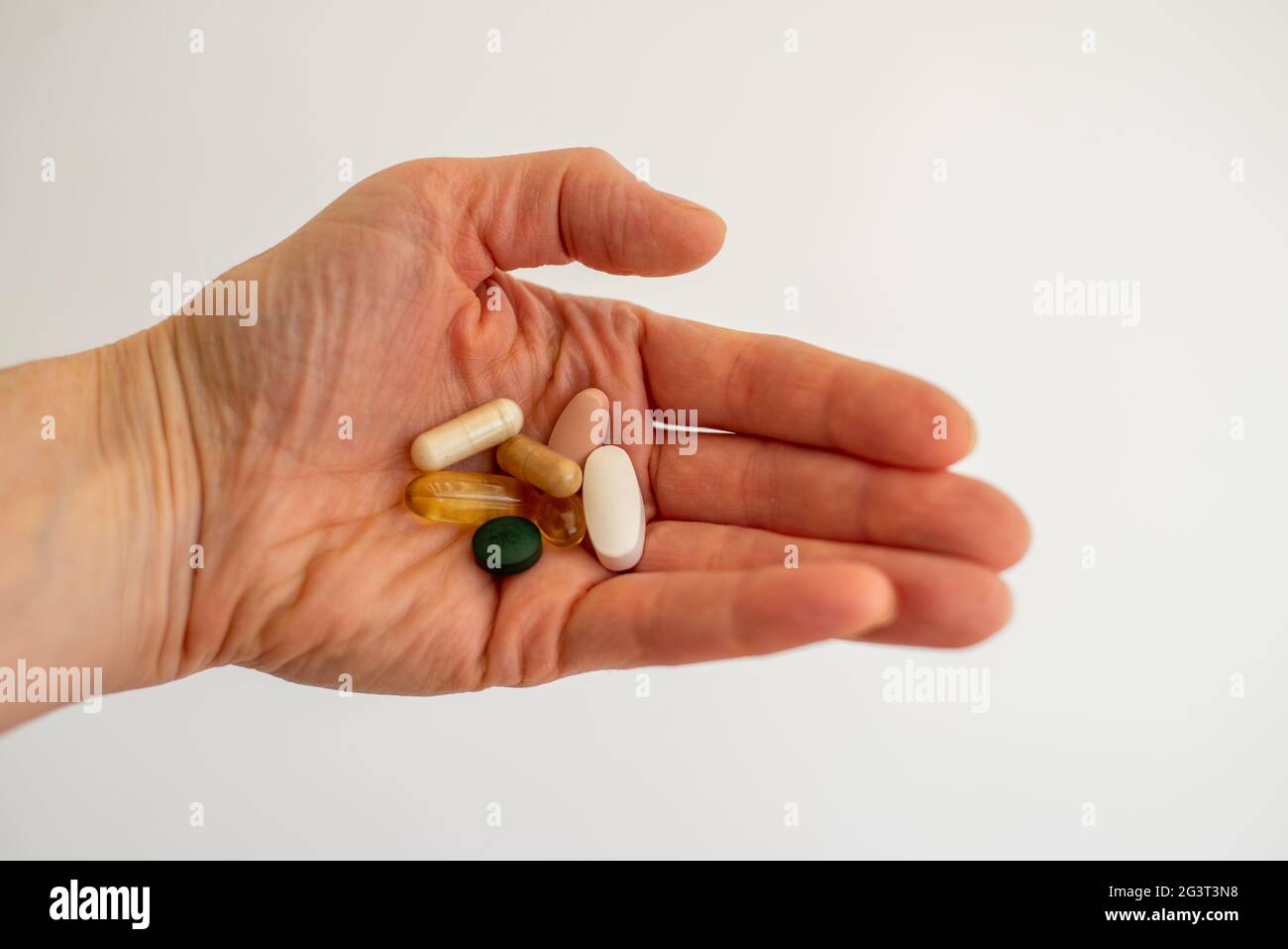Hand holding vitamin tablets hi-res stock photography and images - Alamy