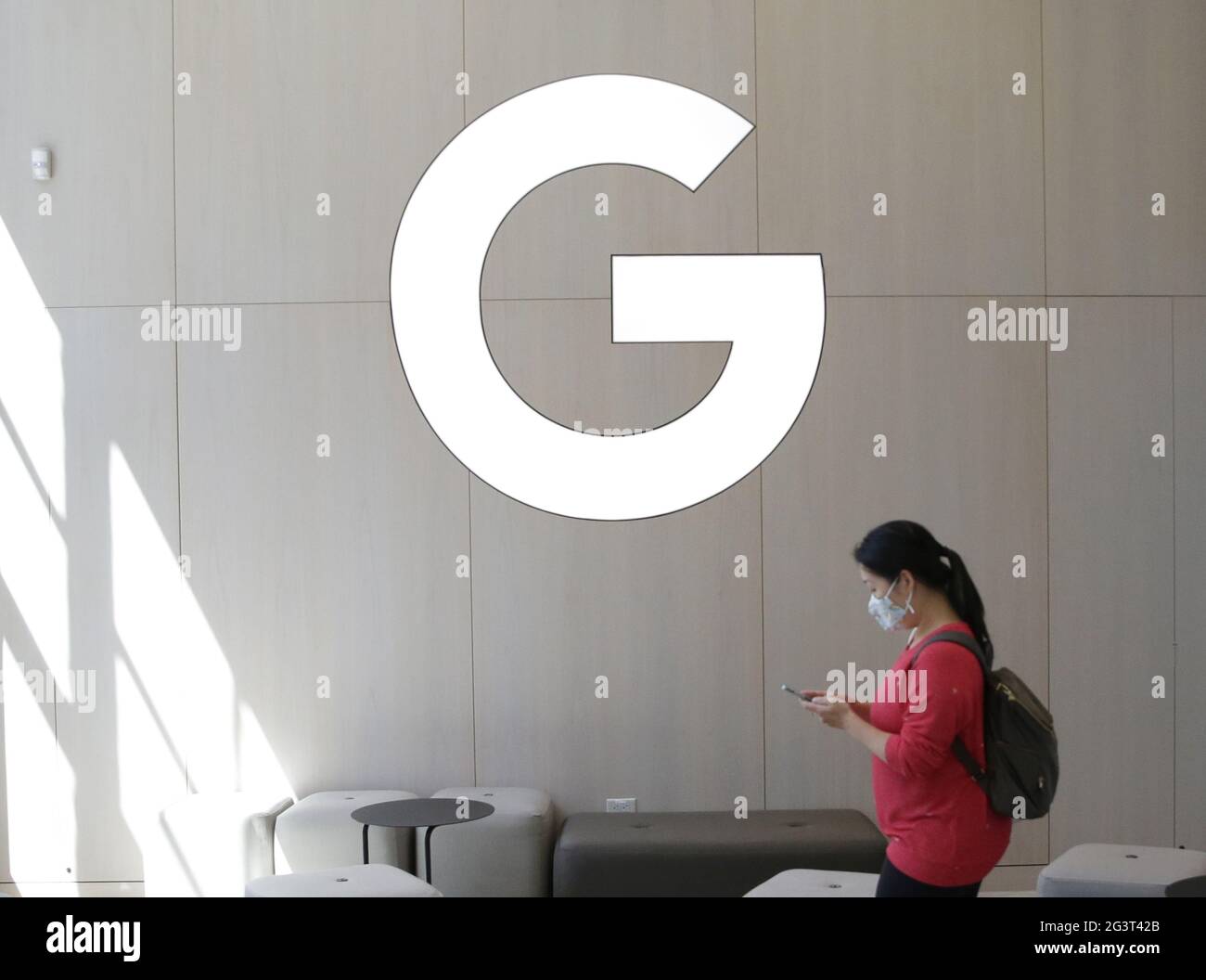 Tech giant hi-res stock photography and images - Alamy