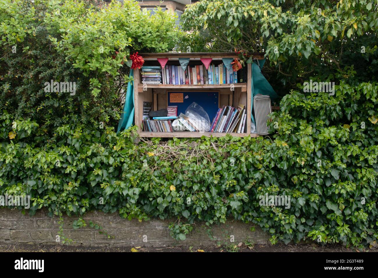 Quaint book shop hi-res stock photography and images - Alamy