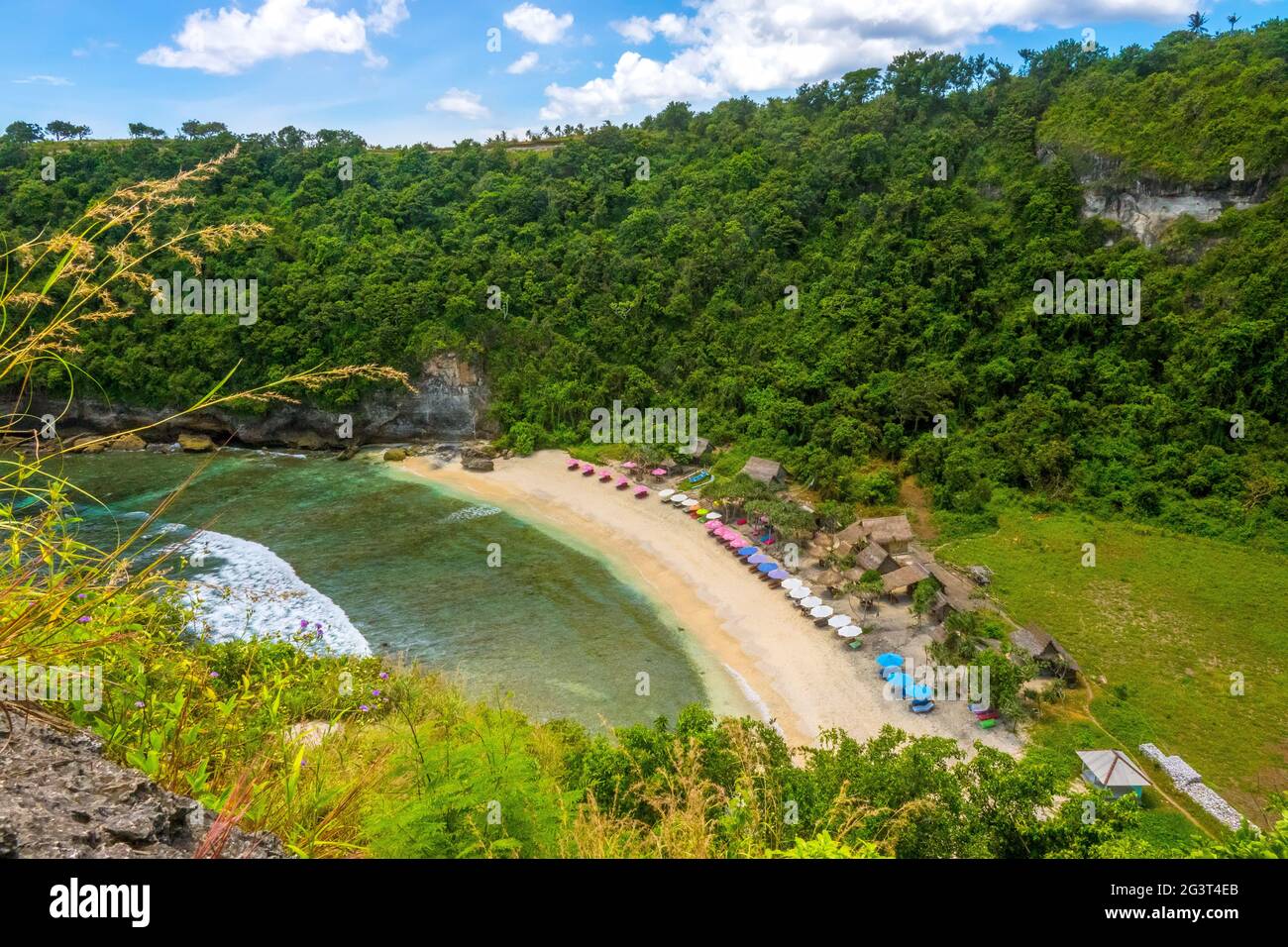 Empty tropical island beach hi-res stock photography and images - Alamy